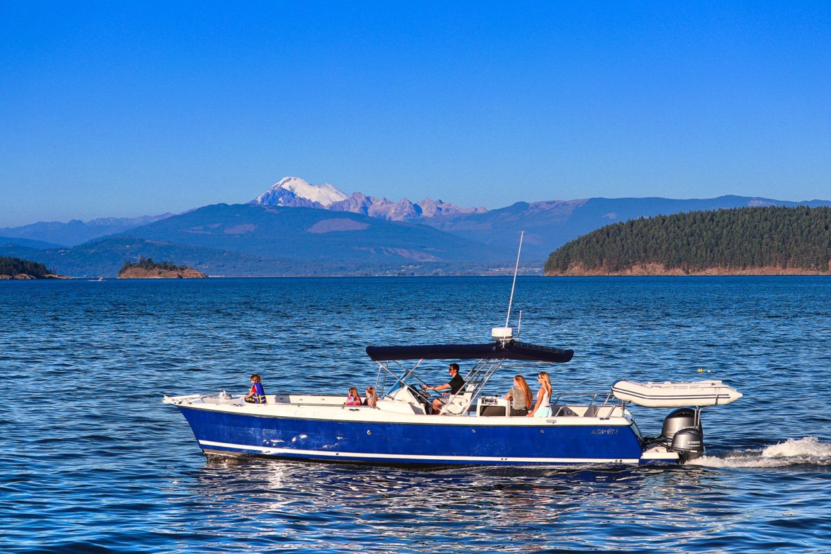 The Aspen L107 Power Catamaran Has Deck Space to Spare