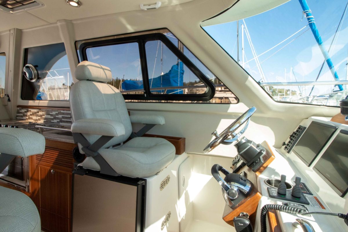 The Aspen C100 Power Catamaran Is a Versatile Cruiser