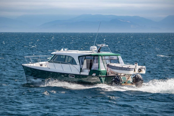 Discover the Aspen C108 Power Catamaran
